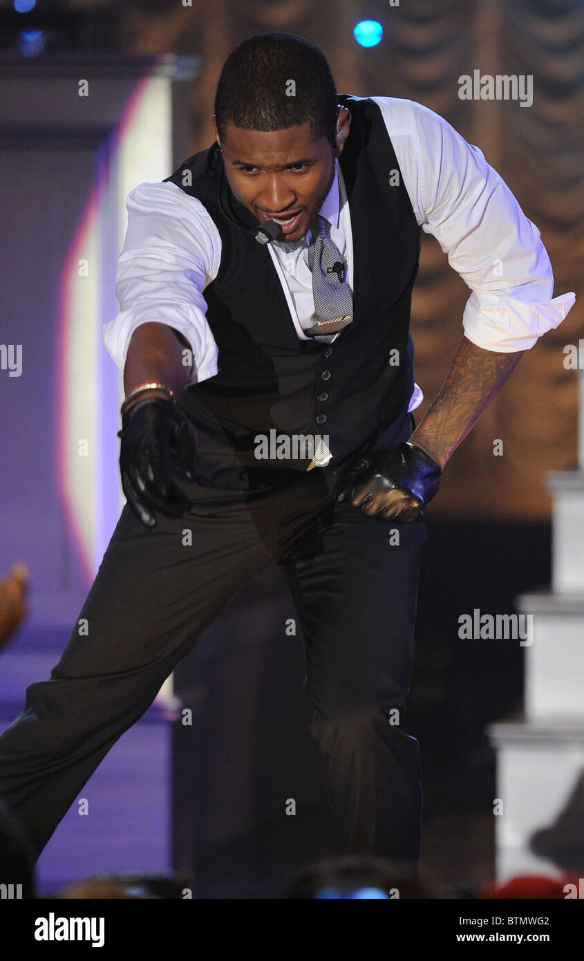 Good Morning America GMA Concert with USHER Stock Photo - Alamy