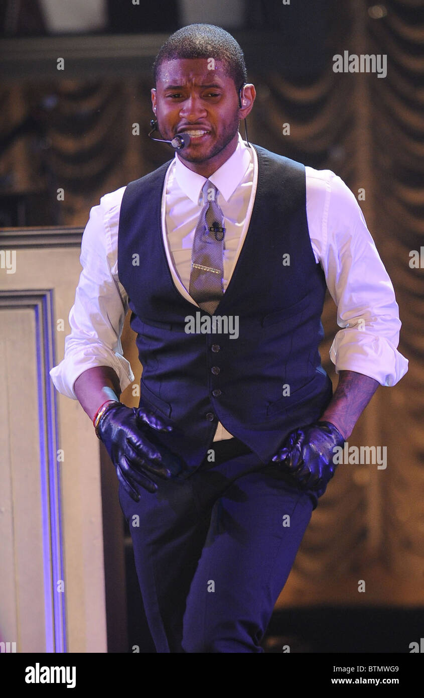 Good Morning America GMA Concert with USHER Stock Photo - Alamy