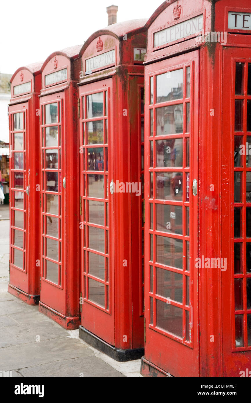 4 red telephone boxes hi-res stock photography and images - Alamy