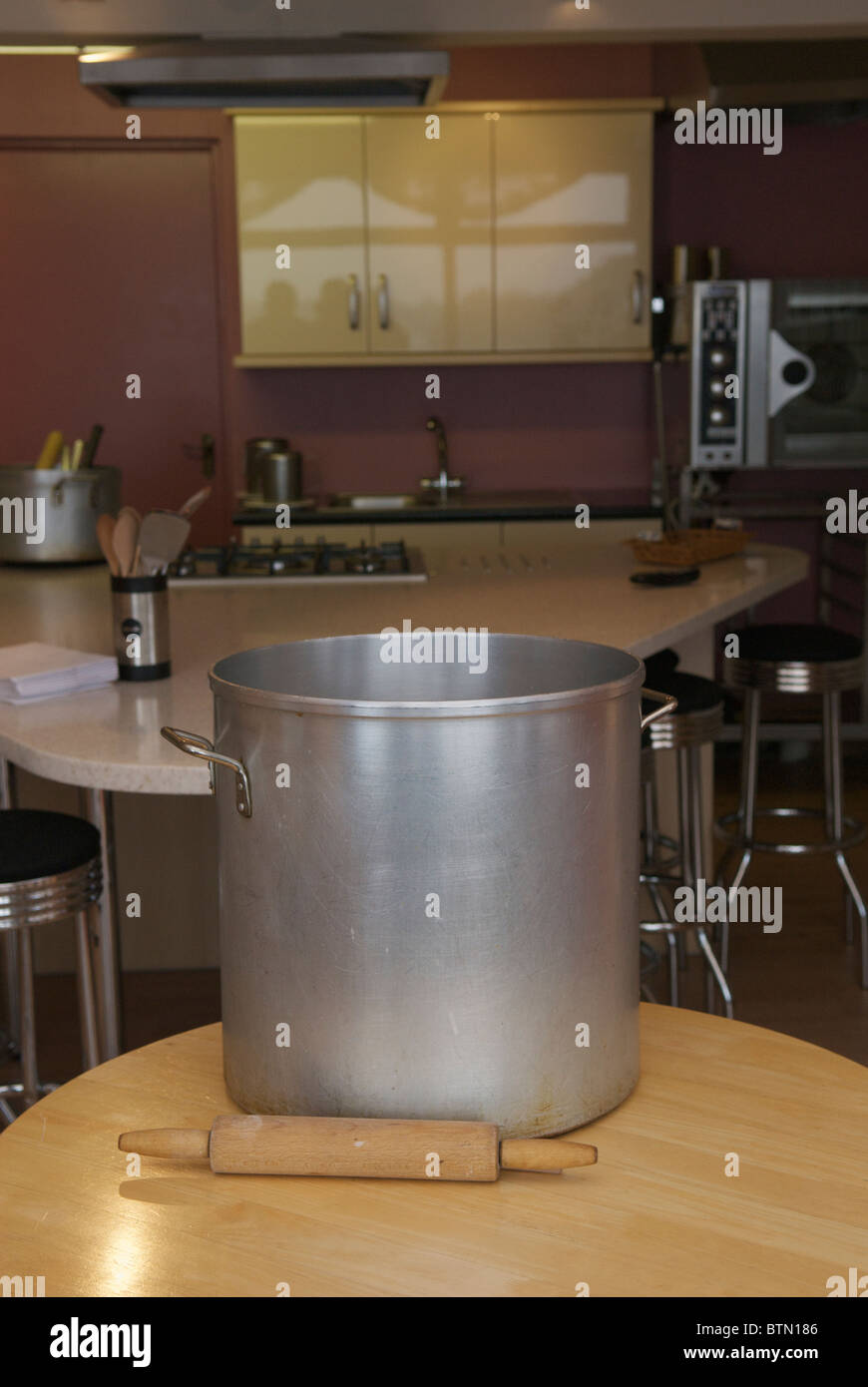 A large saucepan in a hotel kitchen Stock Photo - Alamy