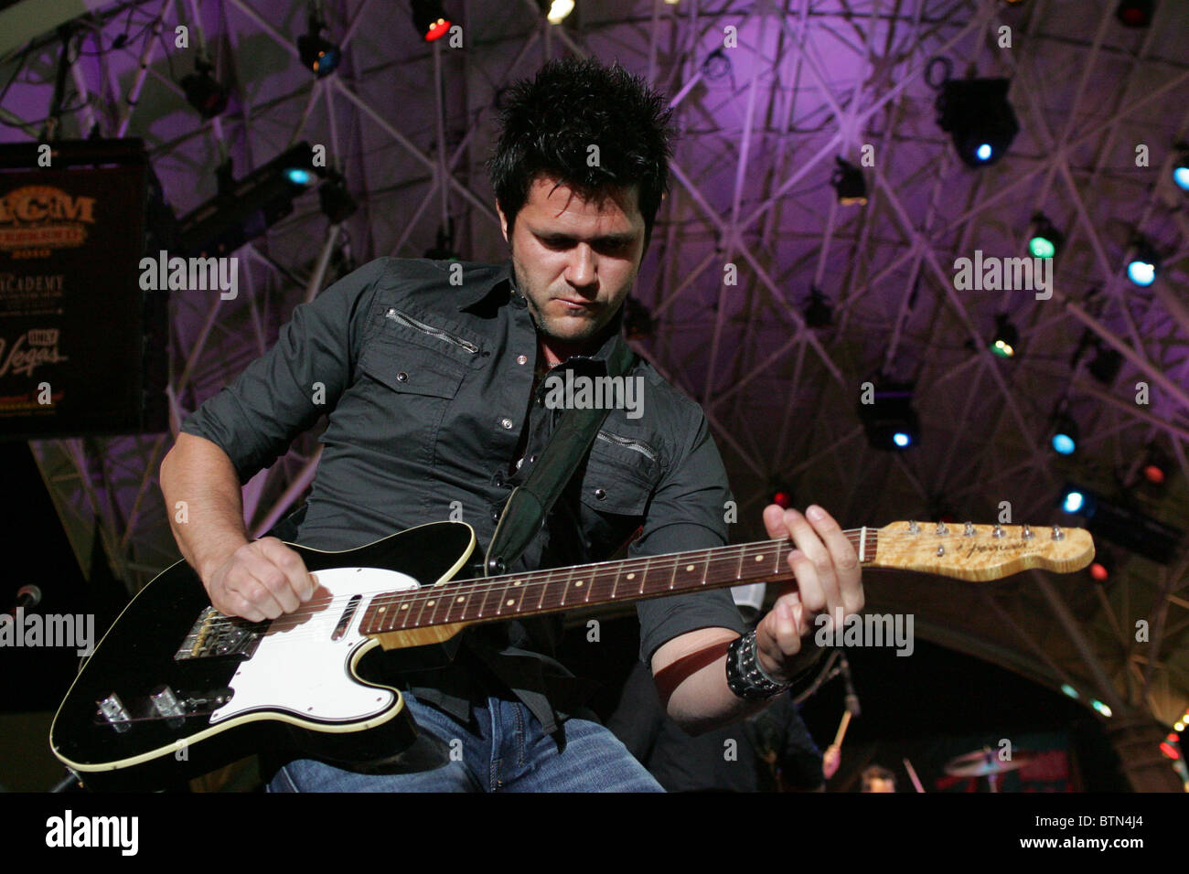 Michael carter luke bryan guitarist hi-res stock photography and images ...