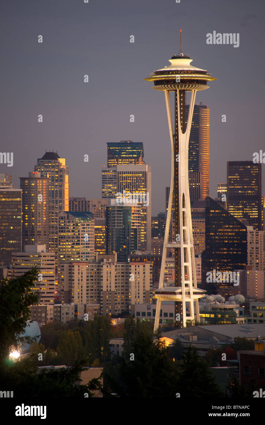 Downtown Seattle Washington with the Space needle and Mount Rainier ...