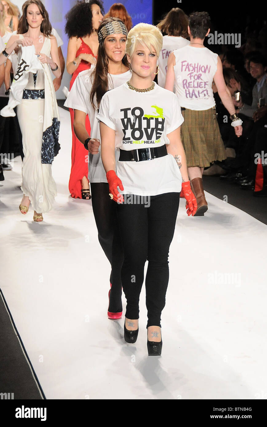 Fashion For Relief Haiti NYC 2010 Benefit Stock Photo - Alamy