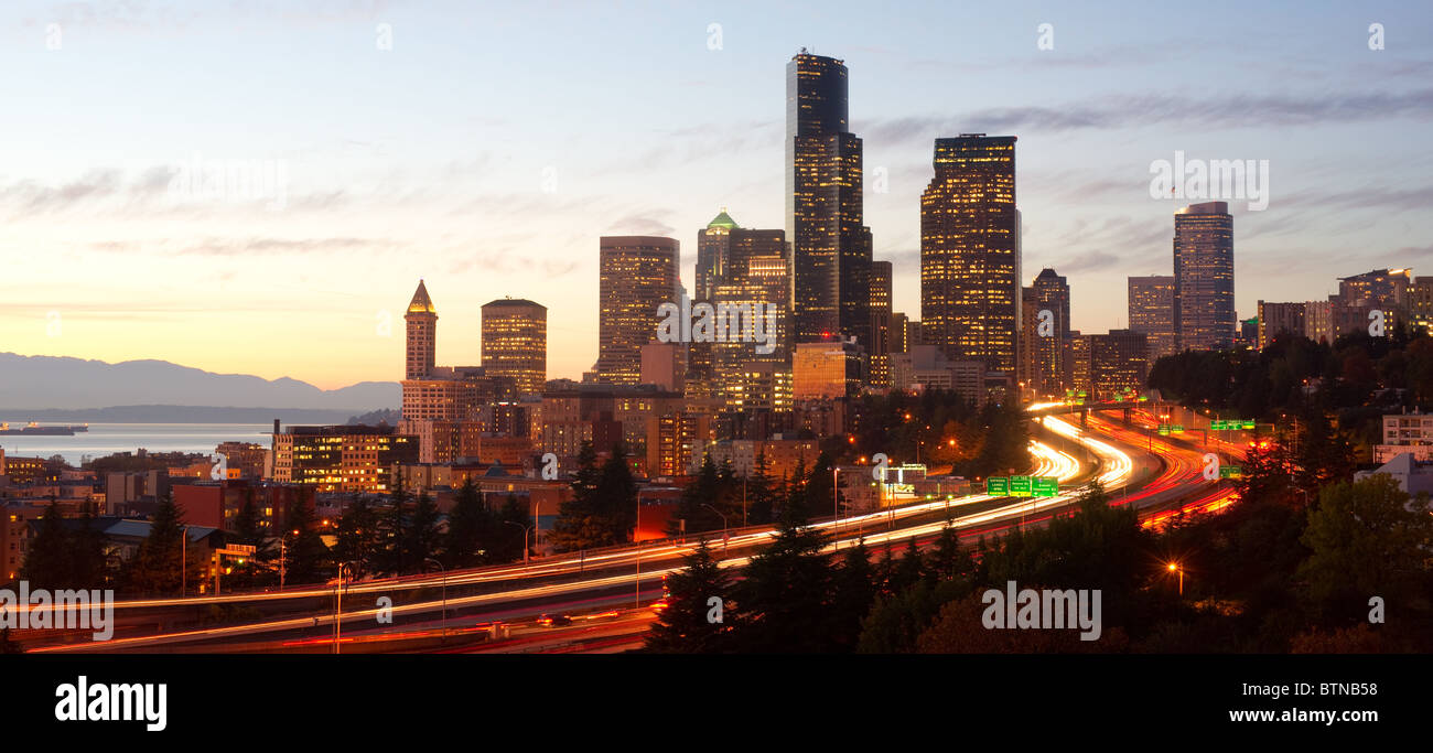 Rush hour on I-5 in Seattle Washington Stock Photo - Alamy