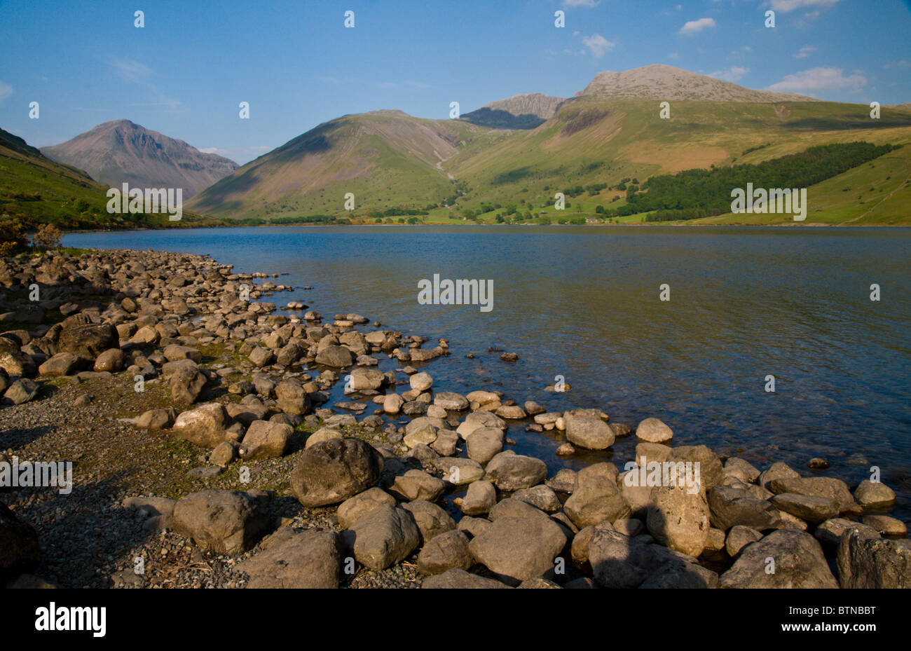 The Scafells and Great Gable tower over Wastwater in the English Lake ...