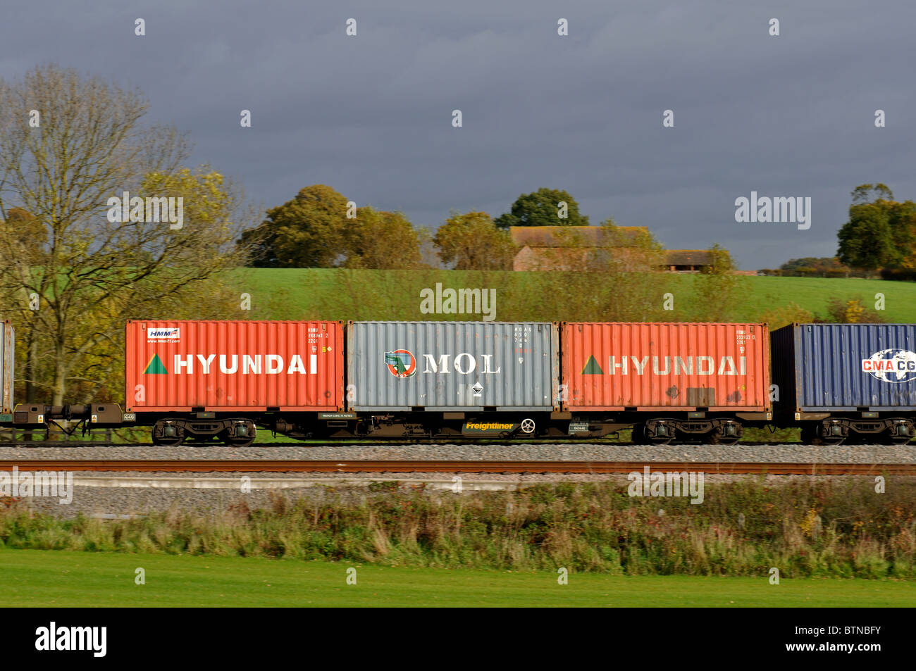 Goods train carrying freight containers hi-res stock photography and ...