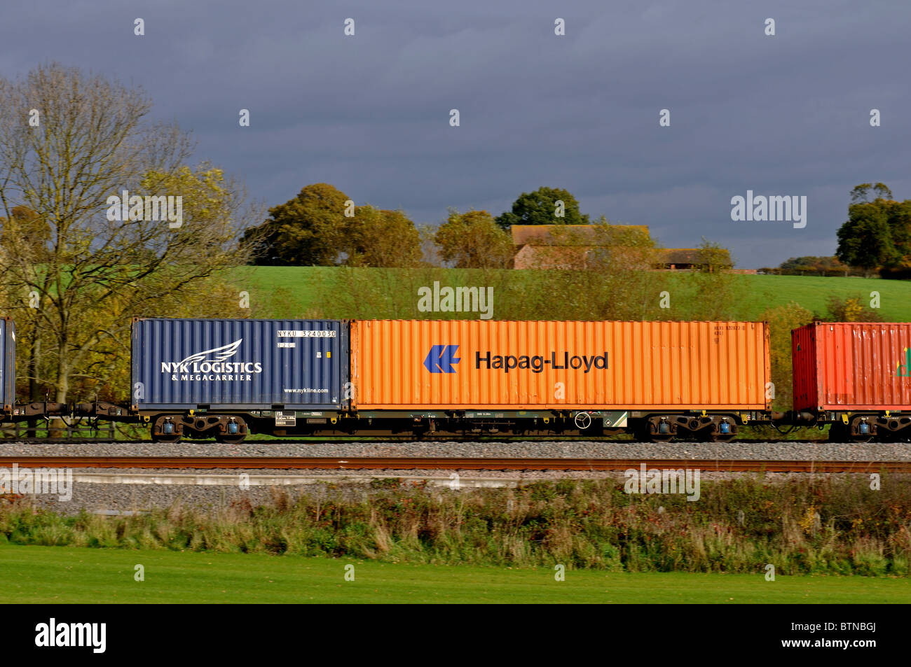 Train side view hi-res stock photography and images - Alamy