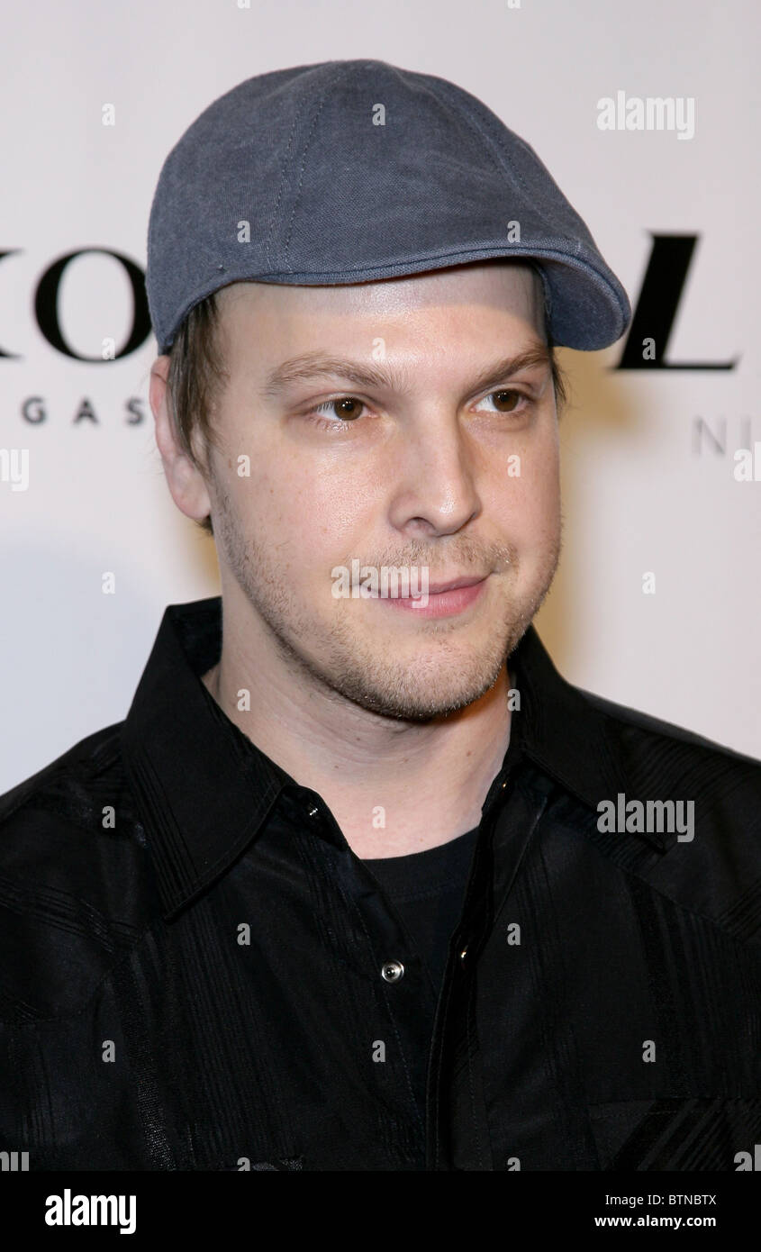Singer/Songwriter Gavin DeGraw performs at LAX Stock Photo - Alamy