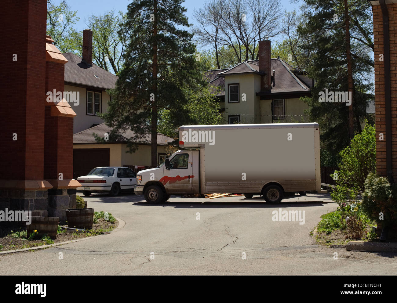 Moving truck hi-res stock photography and images - Alamy