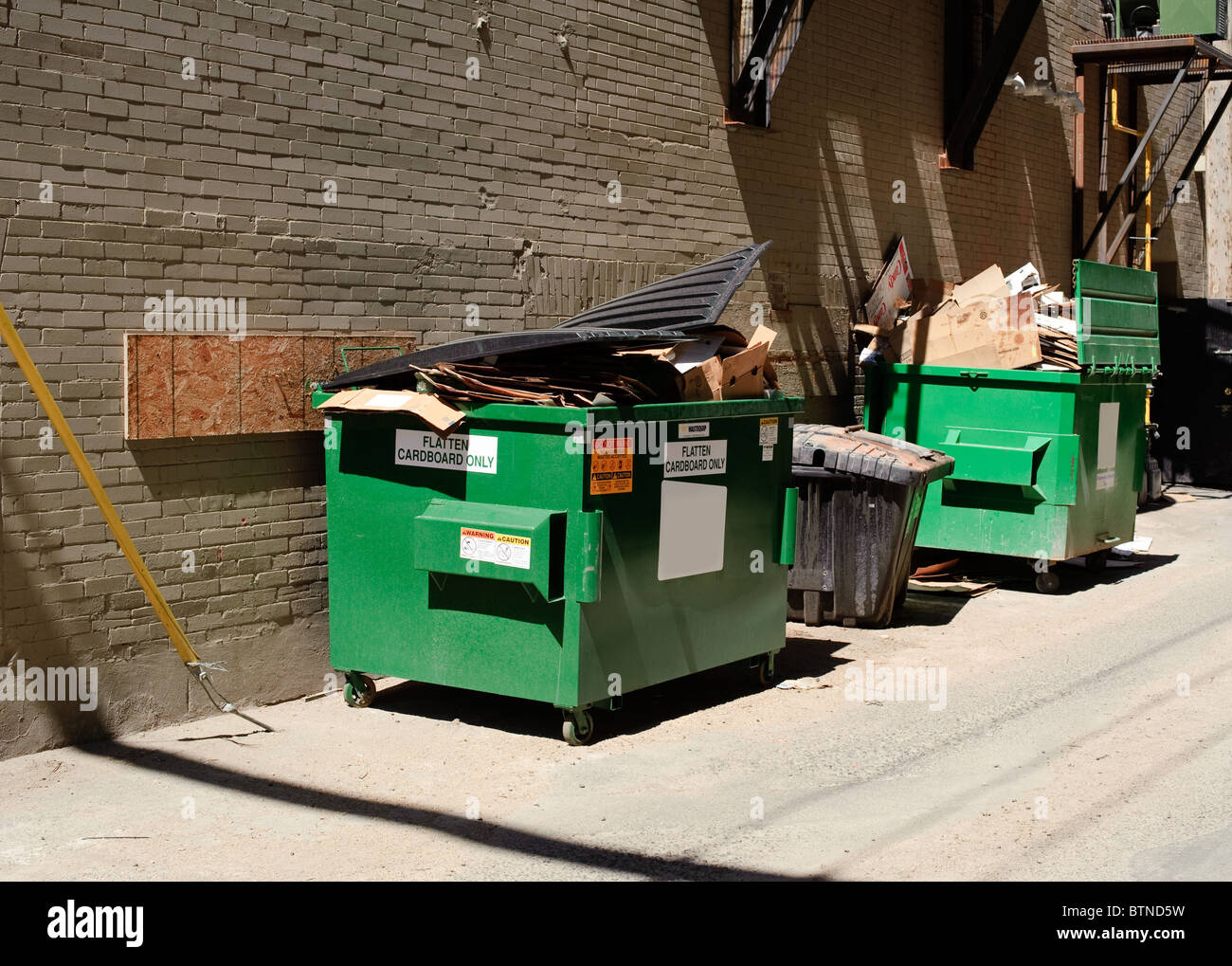 Back alley bins hi-res stock photography and images - Alamy