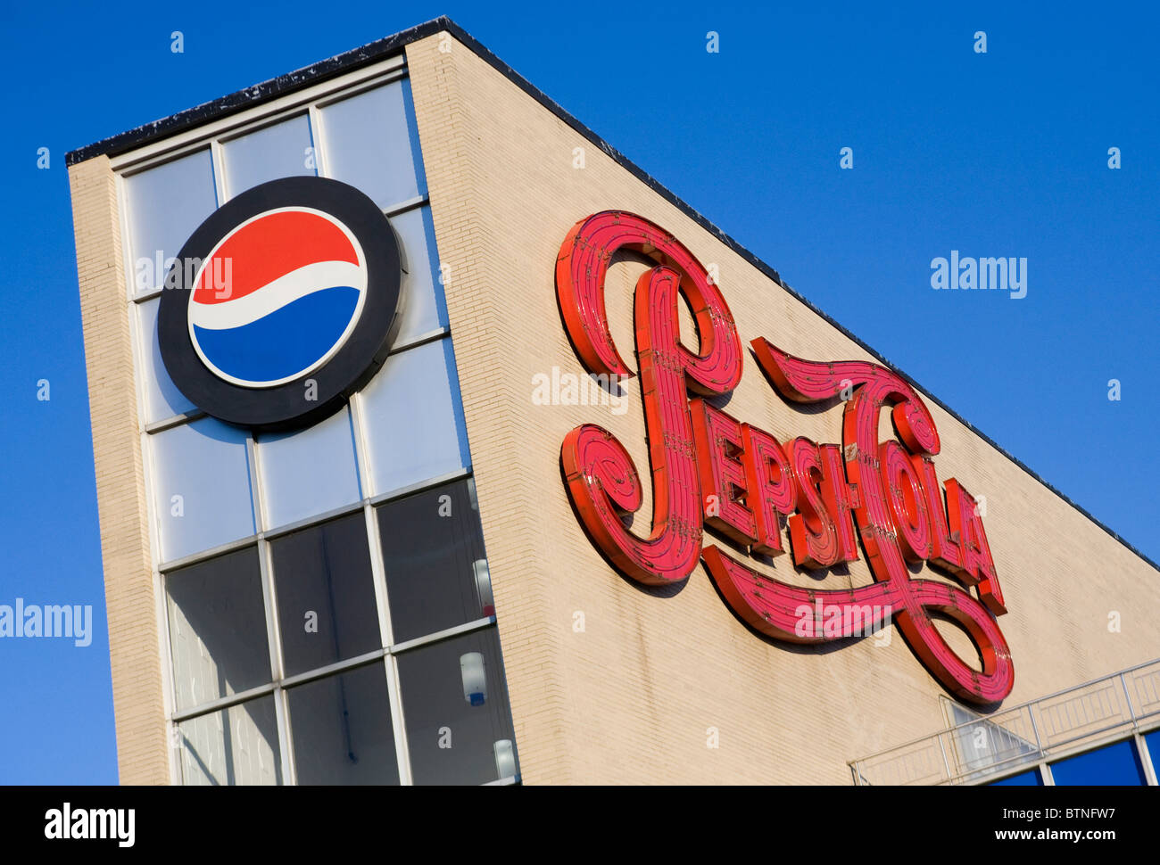 Pepsi hi-res stock photography and images - Alamy