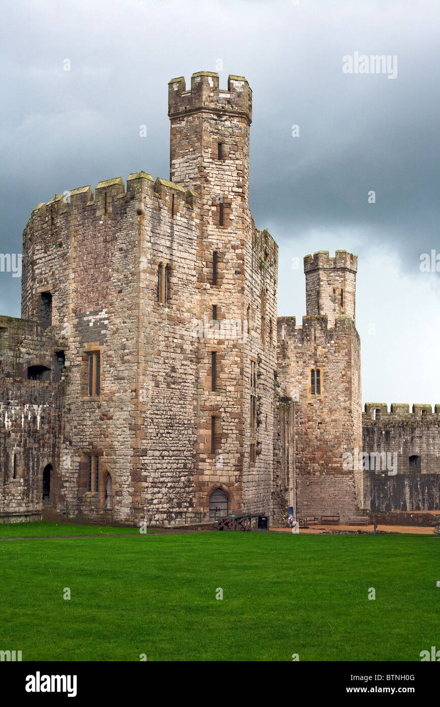 Chamberlain Tower, Caernarvon Castle, Caernarvon, Gwynedd, North Wales ...