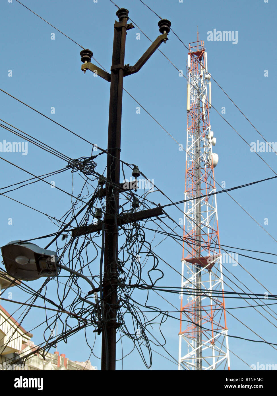 INDIA Mobile phone masts and electricity pylons in Mumbai Photo © Julio ...