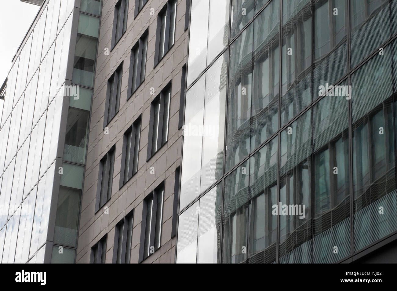 View upwards modern office hi-res stock photography and images - Alamy