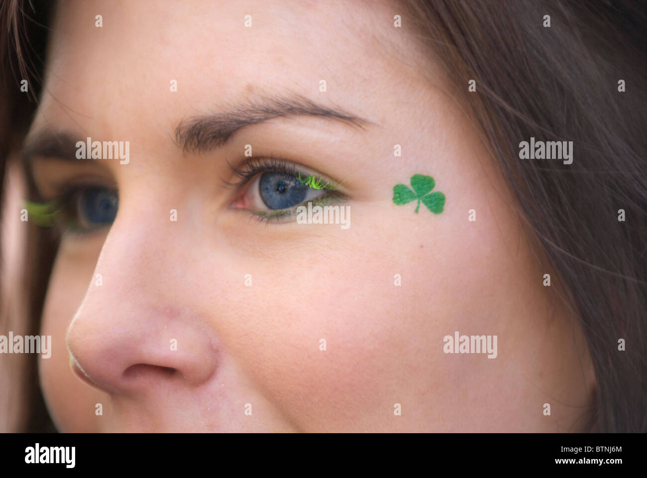 Irish girl painting hi-res stock photography and images - Alamy