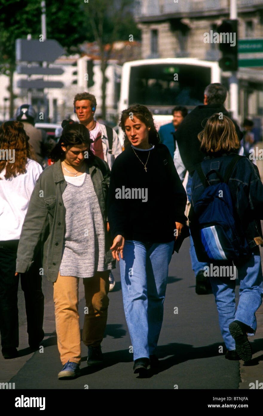 French women conversation hi-res stock photography and images - Alamy
