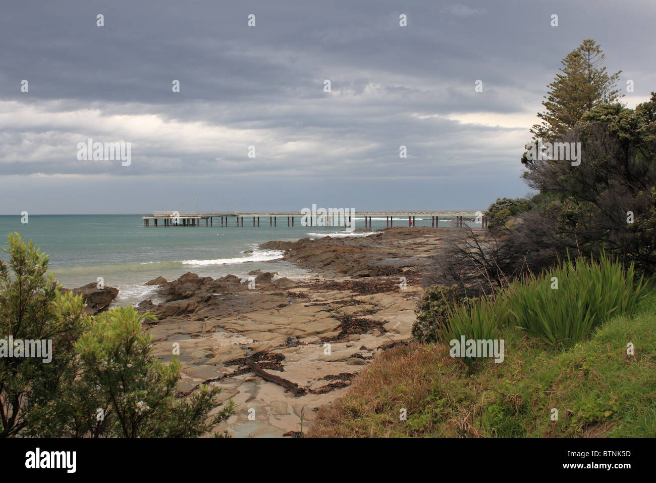 Lorne Pier and rocky shoreline, Great Ocean Road, Lorne, Victoria ...