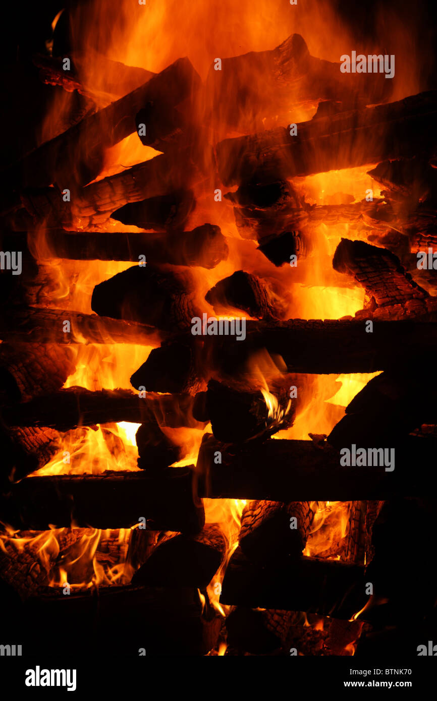 blazing log bonfire detail with black background Stock Photo - Alamy
