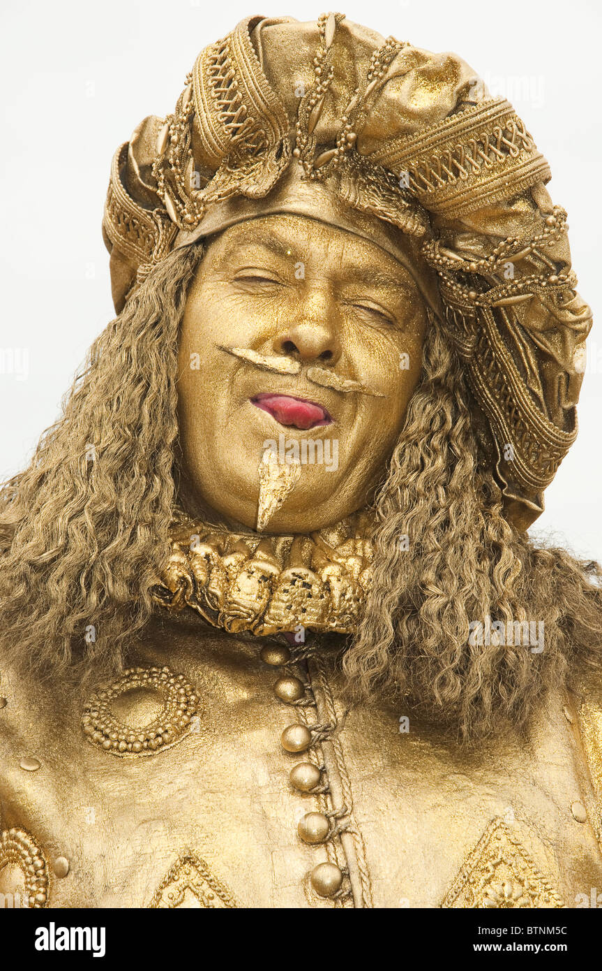 Gold painted statue hi-res stock photography and images - Alamy