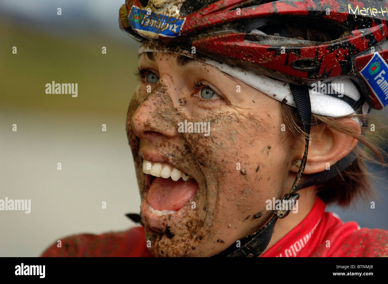 Woman mountain bike mud hi-res stock photography and images - Alamy