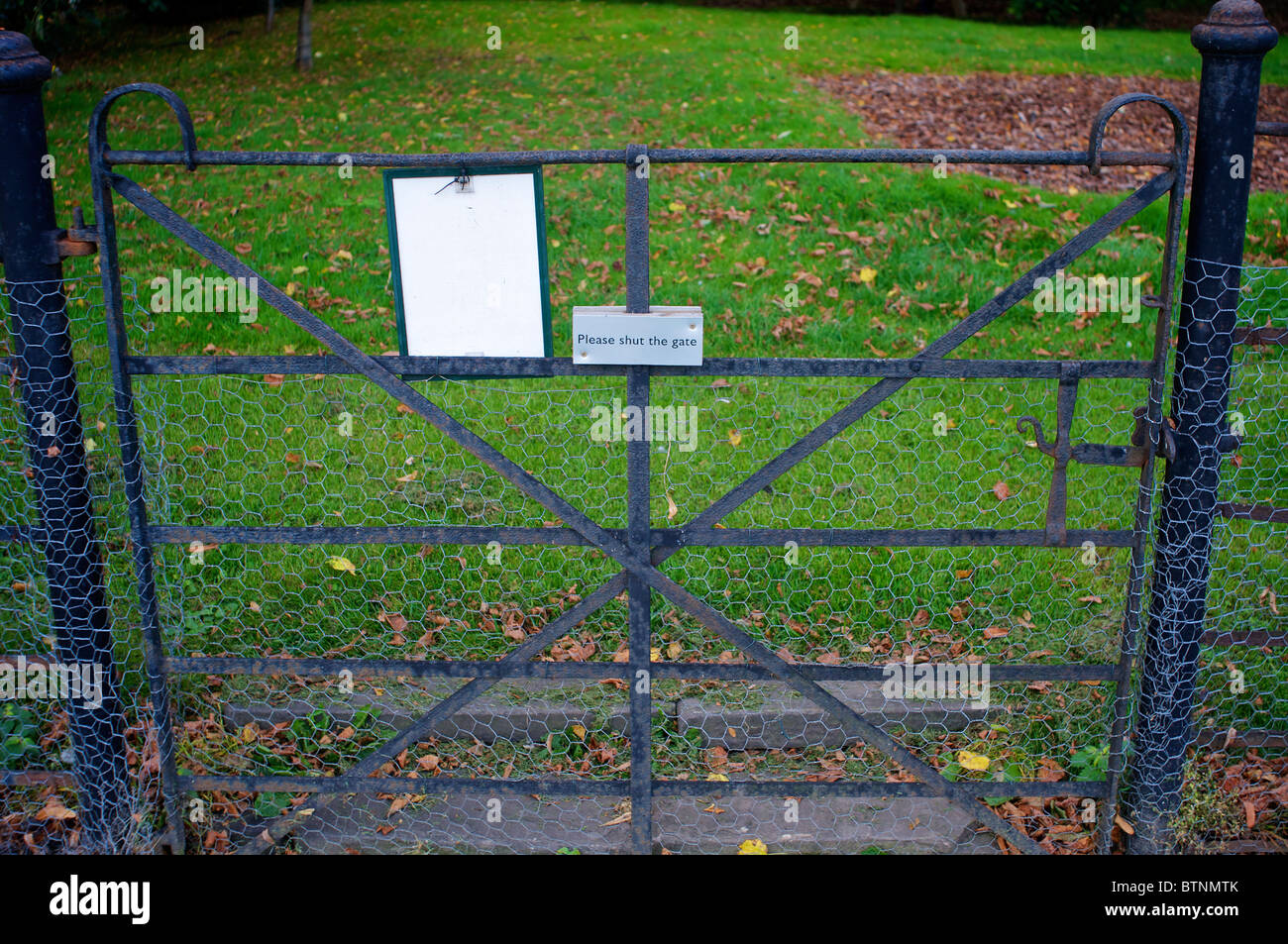Iron posts hi-res stock photography and images - Alamy