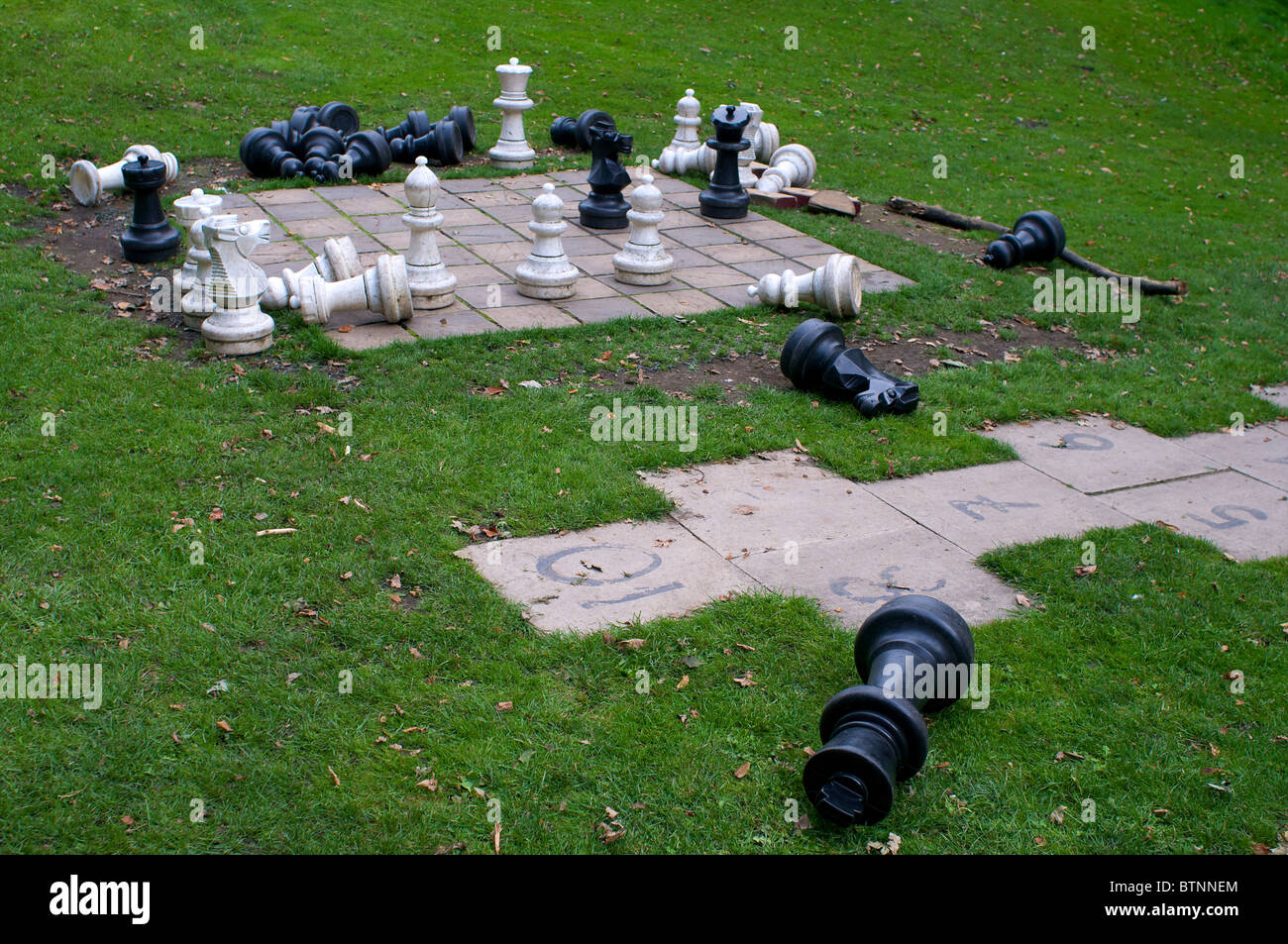 Outdoor chess board hi-res stock photography and images - Alamy