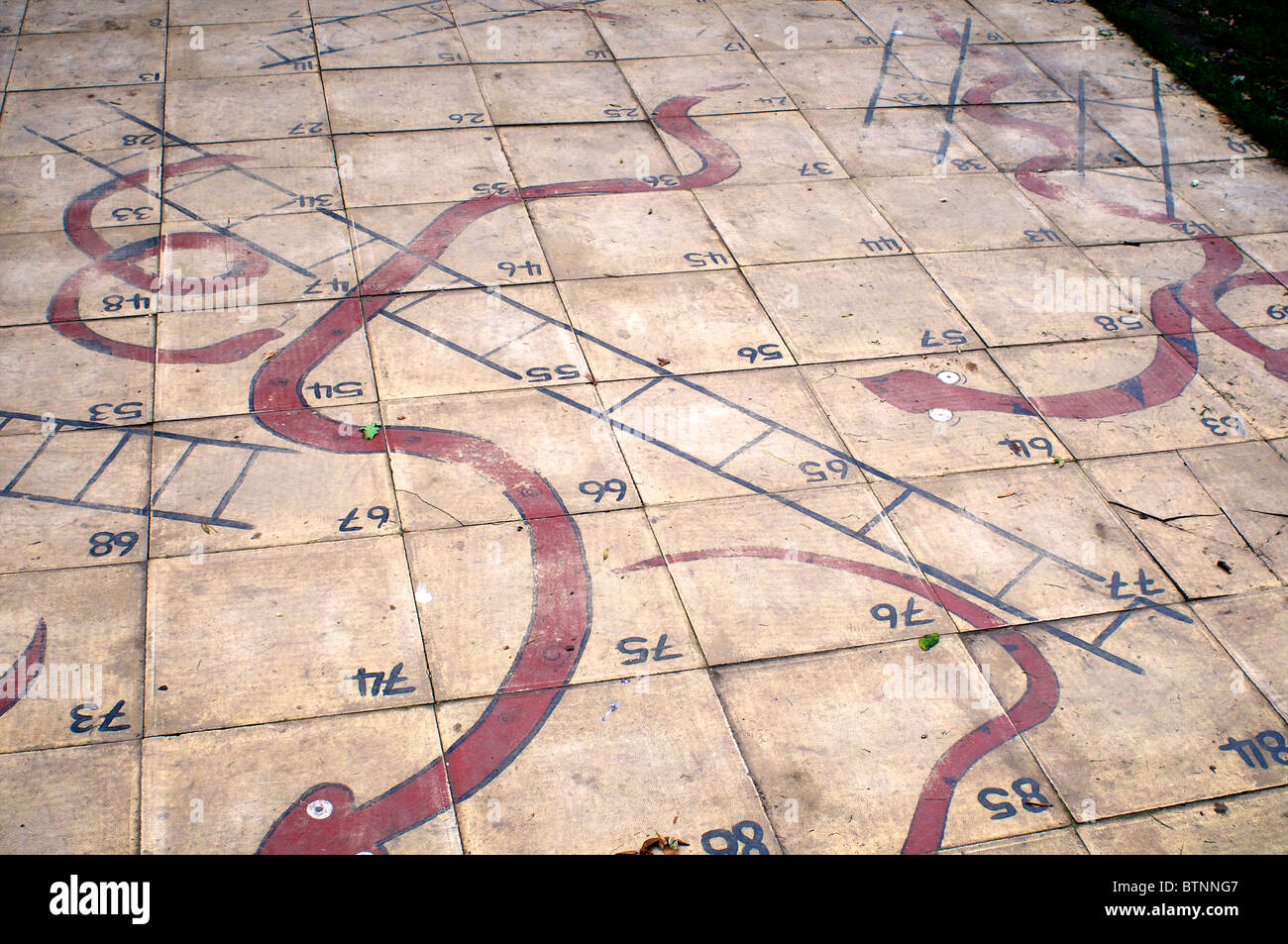 Snakes and ladders hi-res stock photography and images - Alamy