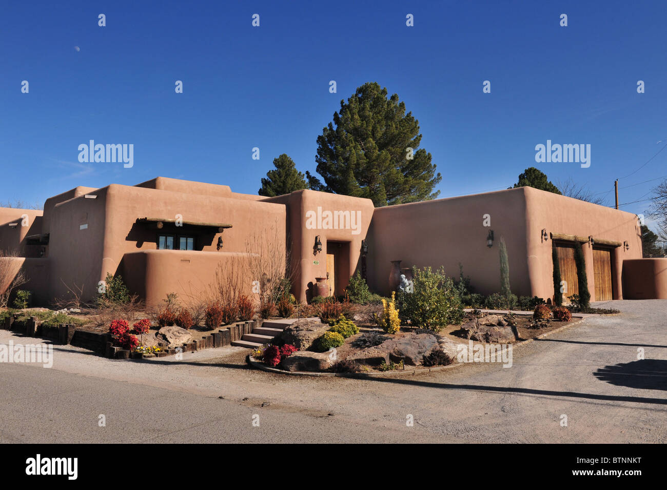 Adobe mud house new mexico hi-res stock photography and images - Alamy