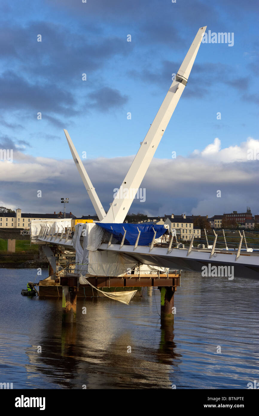 construction of the new peace bridge over the river foyle derry city ...