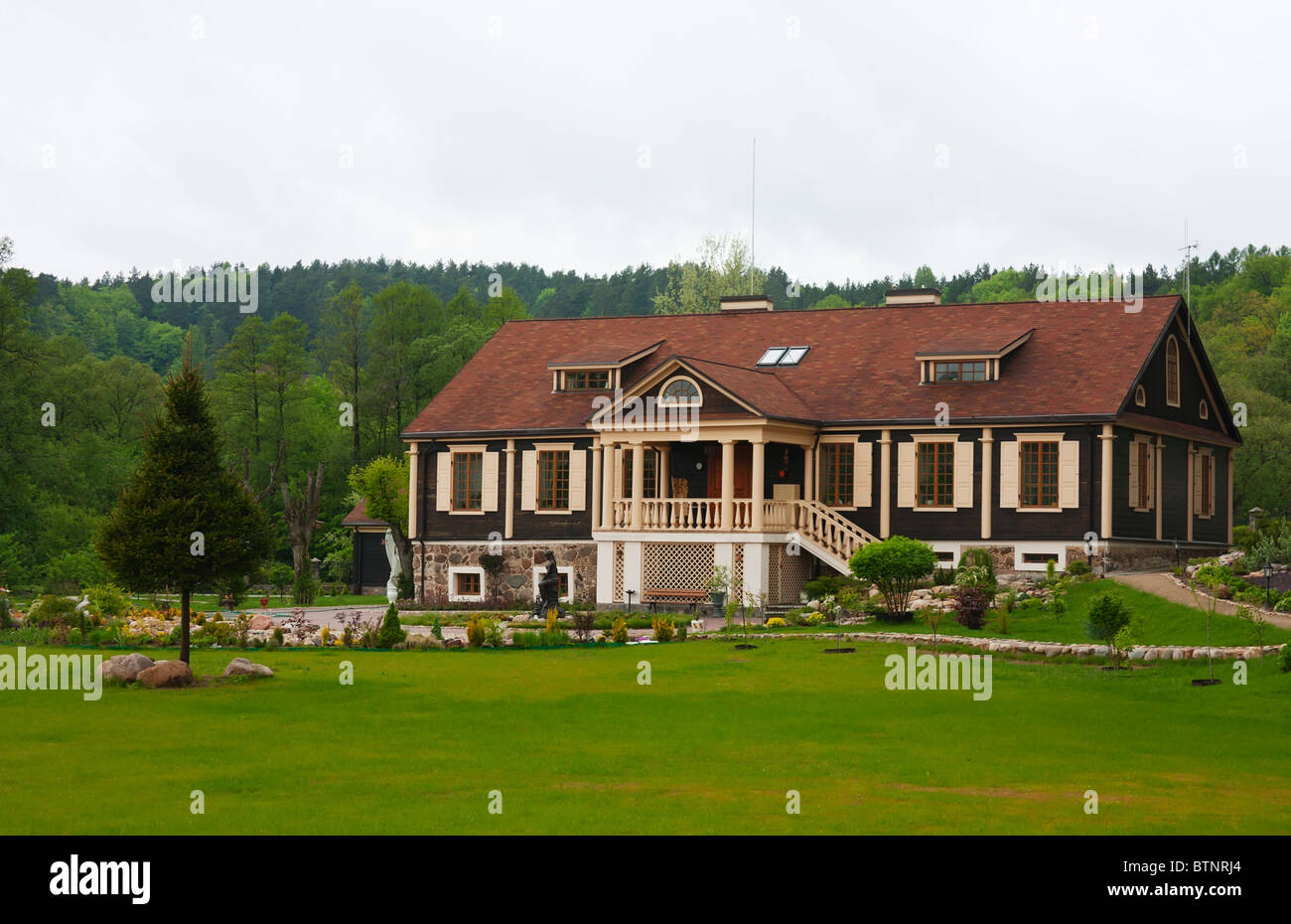American cottage home hi-res stock photography and images - Alamy
