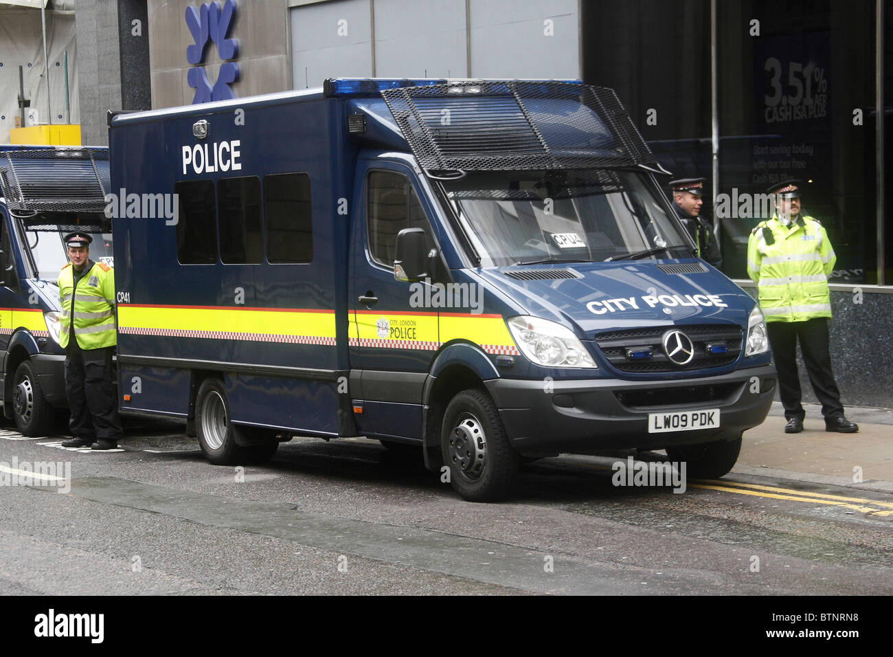 City of London Police guarding an RBS building Stock Photo - Alamy