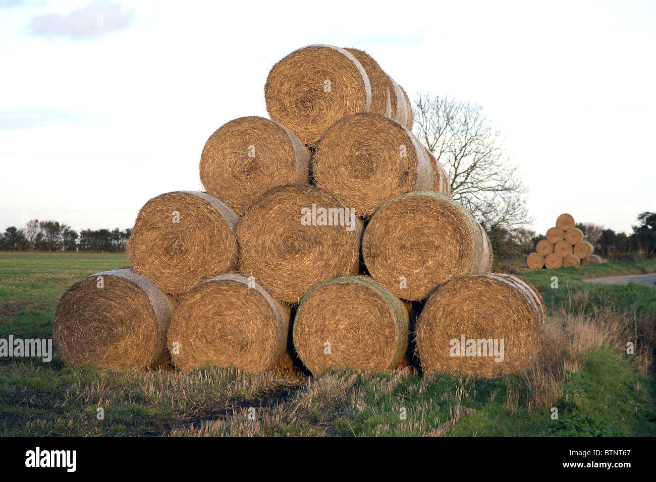 Stacked round hay bales hi-res stock photography and images - Alamy