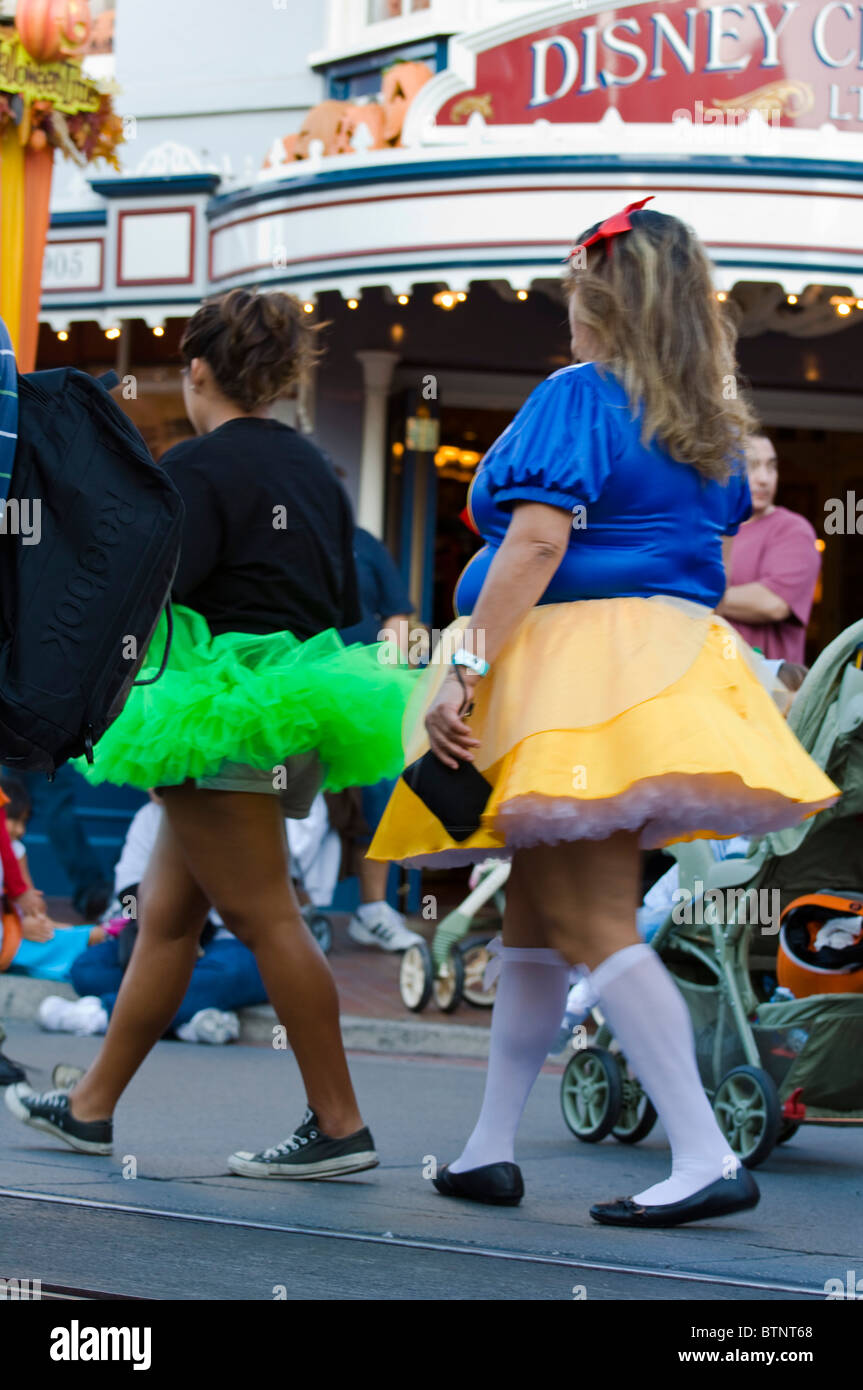 People at disneyland hi-res stock photography and images - Alamy