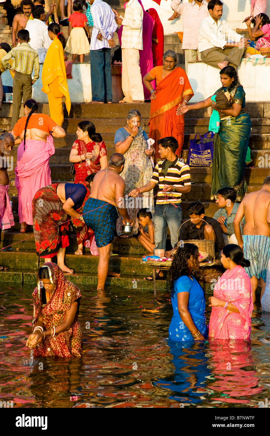People bathing, Ghats, Varanasi, Uttar Pradesh, India Stock Photo - Alamy