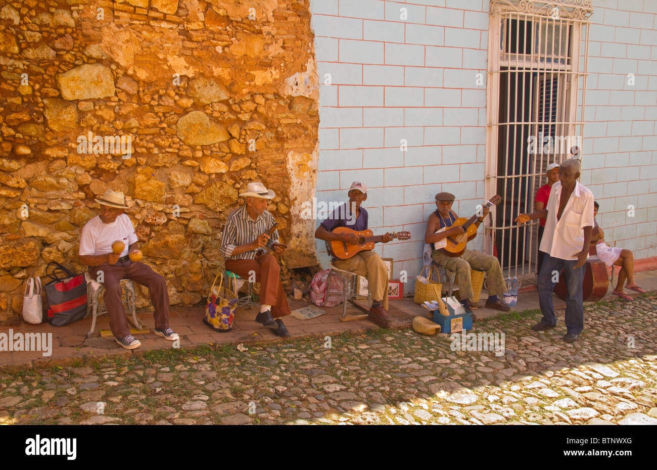 Cuban street band hi-res stock photography and images - Alamy