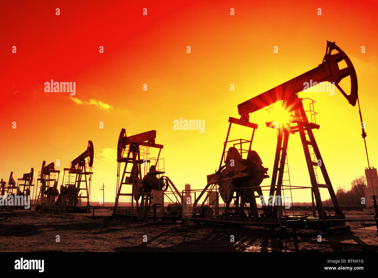 Oil rig red blue hi-res stock photography and images - Alamy