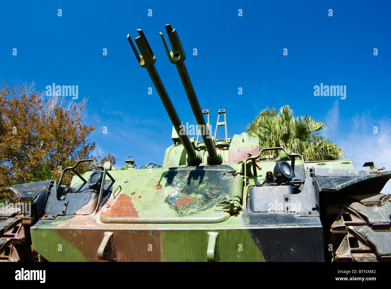 Muzzle of the tank hi-res stock photography and images - Alamy