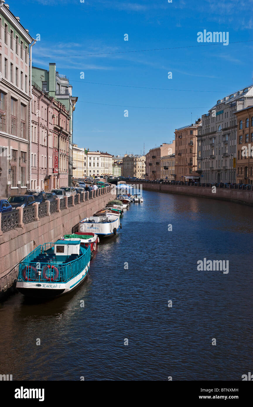 Motor Launches waiting to take passengers on a sightseeing cruise ...