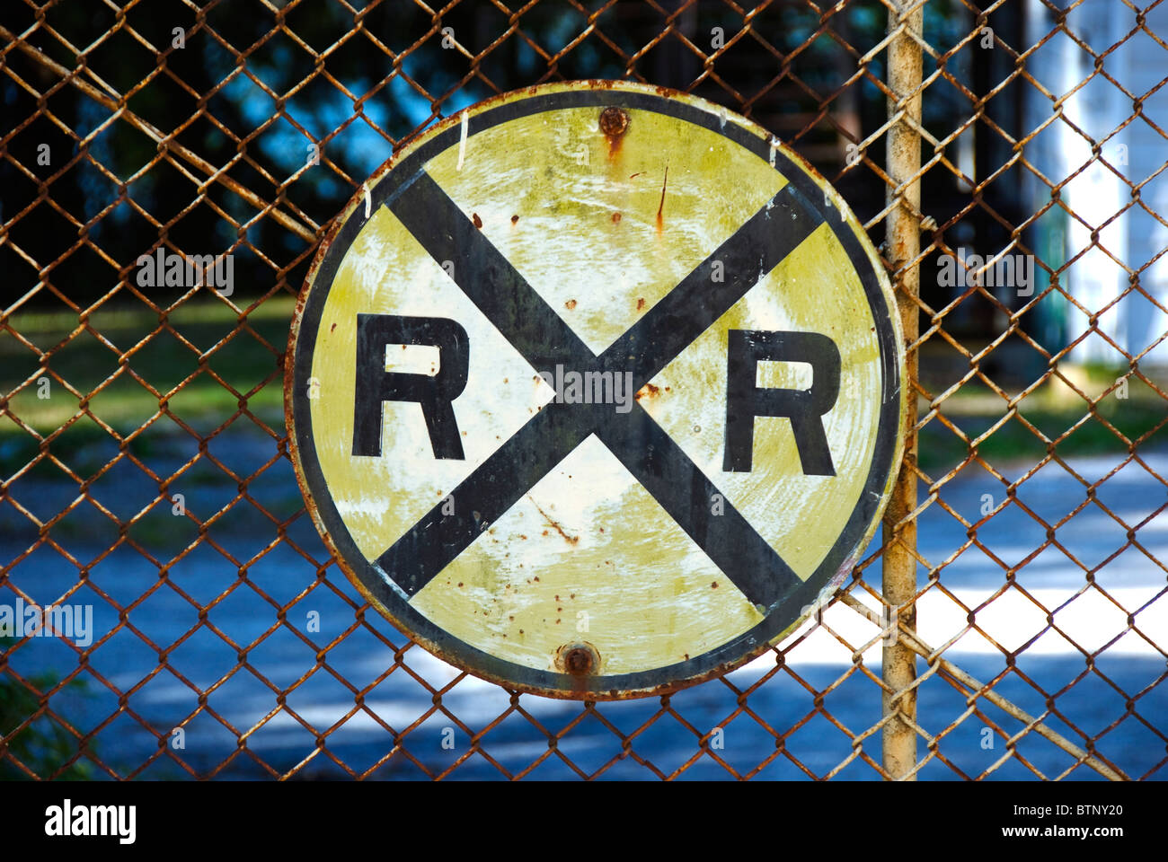 Vintage railroad crossing warning hi-res stock photography and images ...