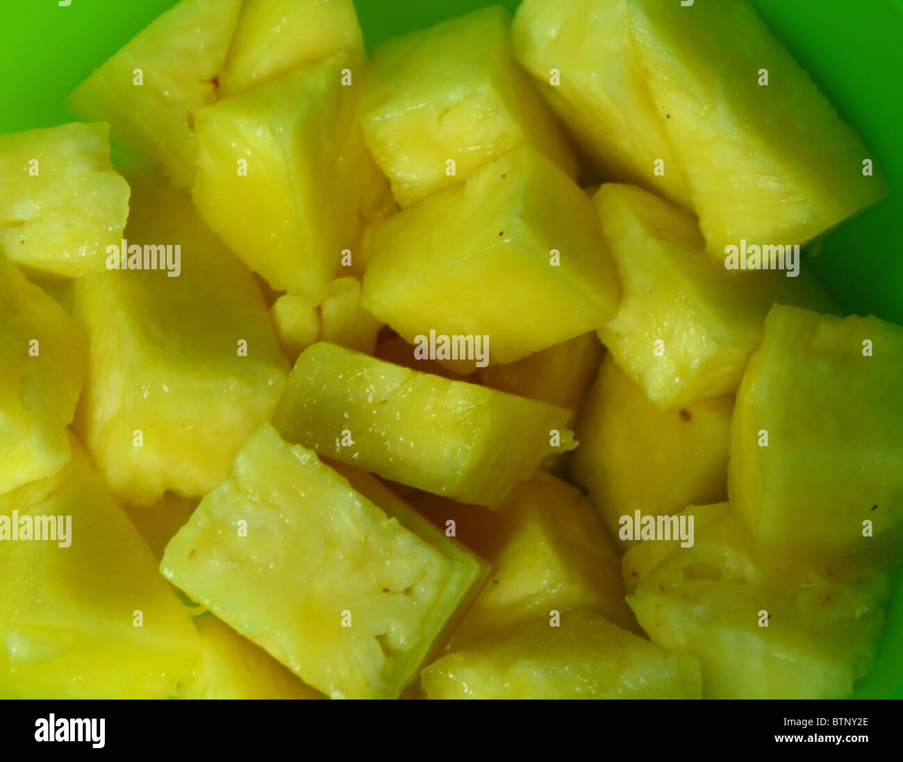 Pineapple chunks hi-res stock photography and images - Alamy
