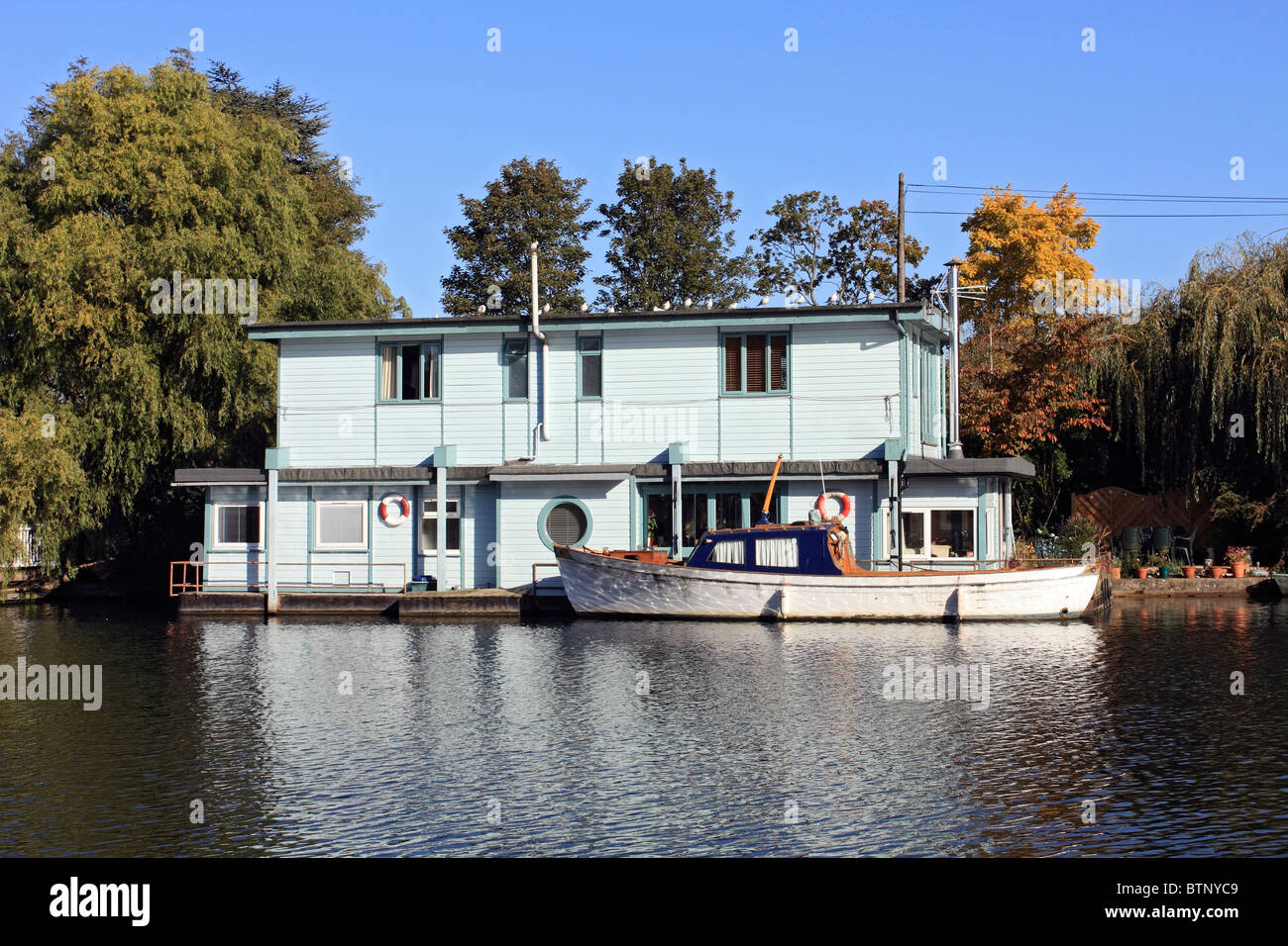 Floating House On The River Thames High Resolution Stock Photography ...