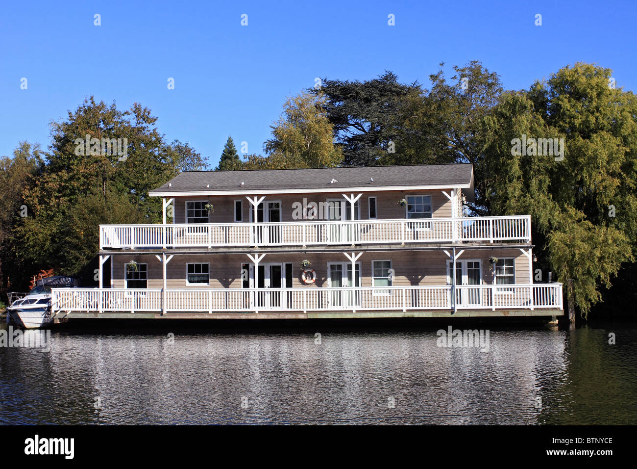 Floating House On The River Thames High Resolution Stock Photography ...