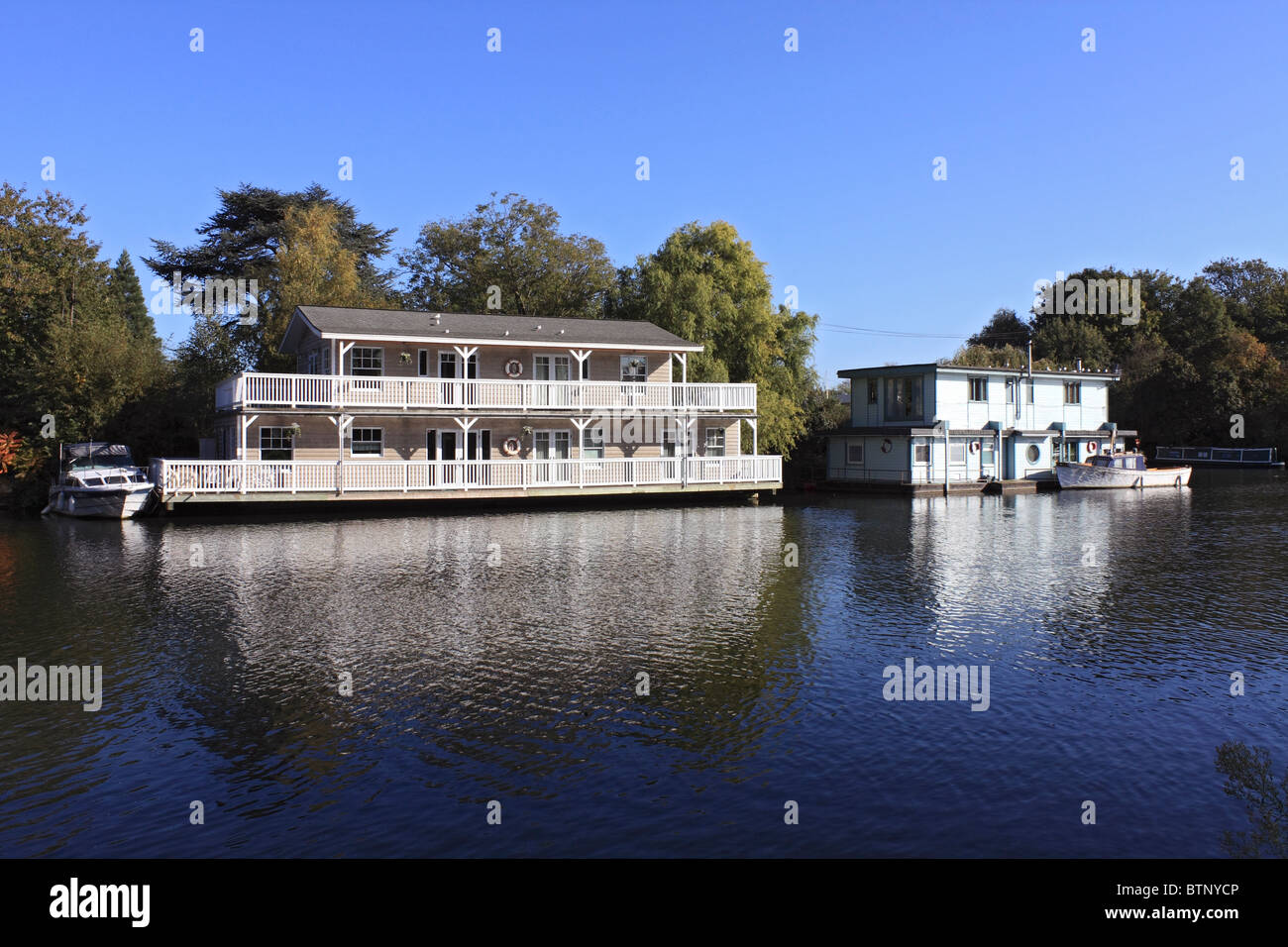 Floating House On The River Thames High Resolution Stock Photography ...