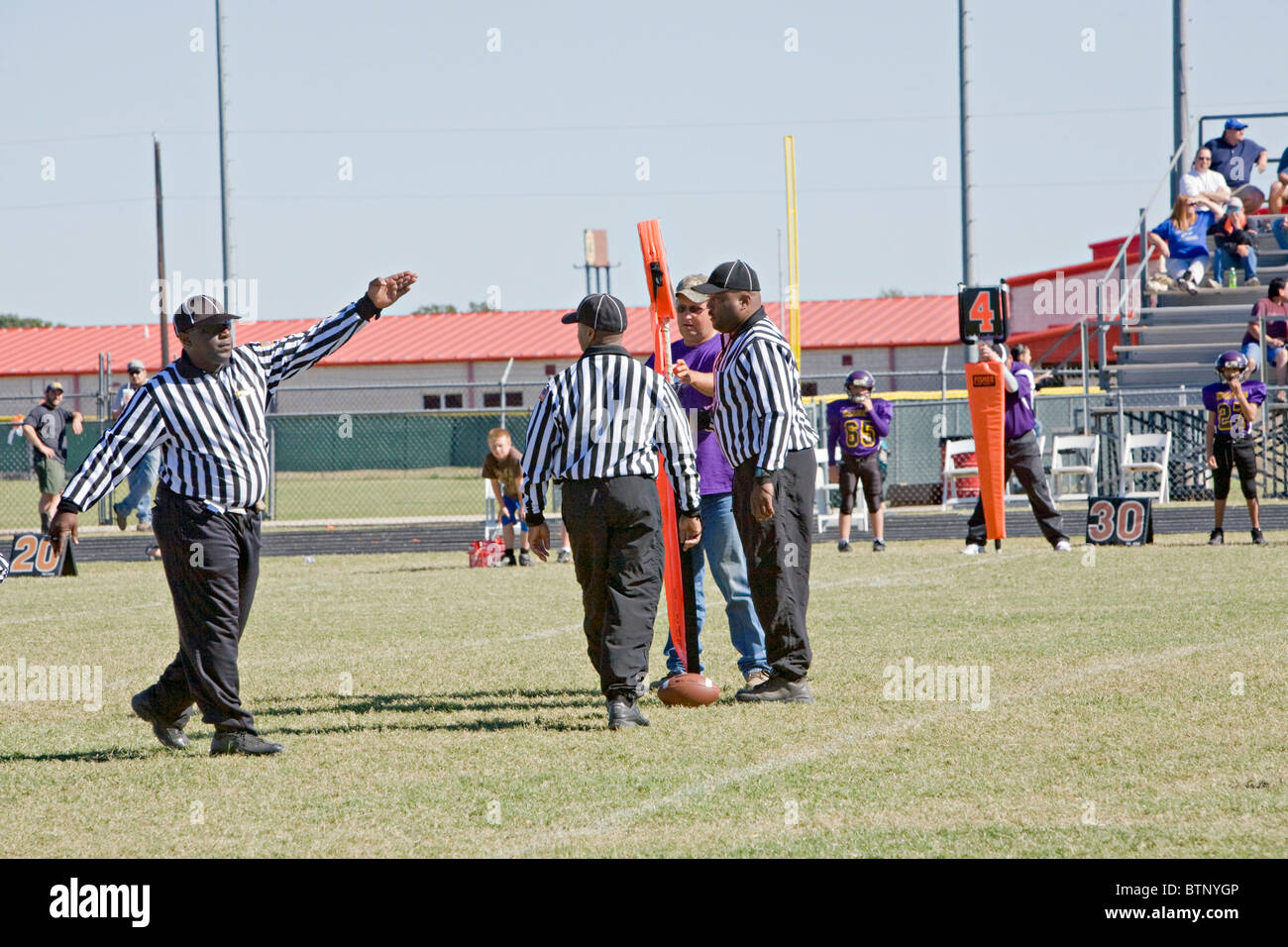 Football first down ref hi-res stock photography and images - Alamy