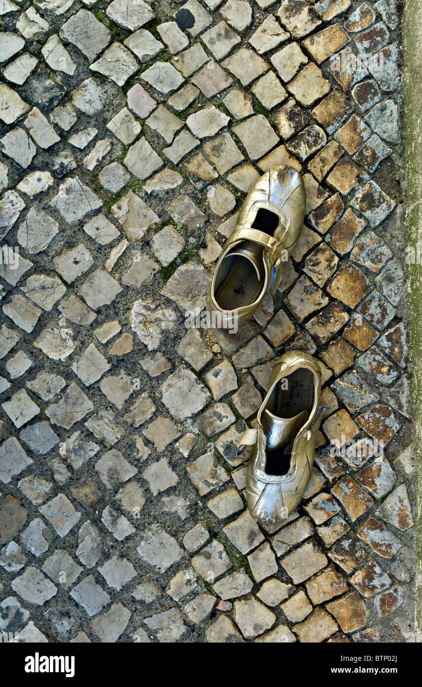 Facing both ways. Lost in Lisbon Stock Photo - Alamy