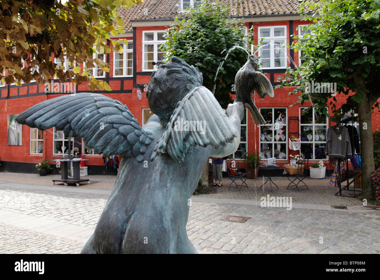 Sculpture and water hi-res stock photography and images - Alamy