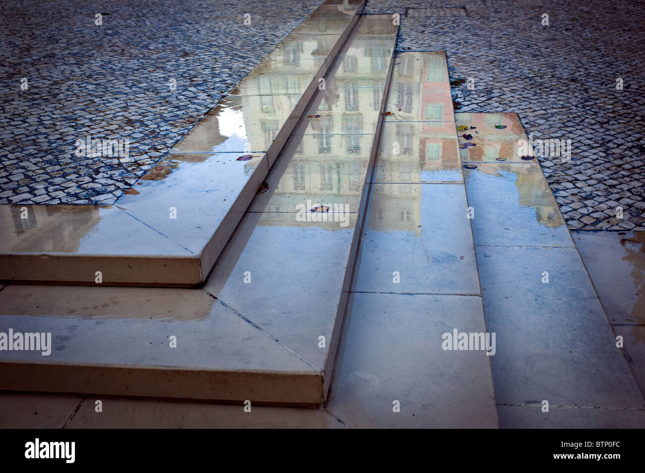 Buildings and rain hi-res stock photography and images - Alamy