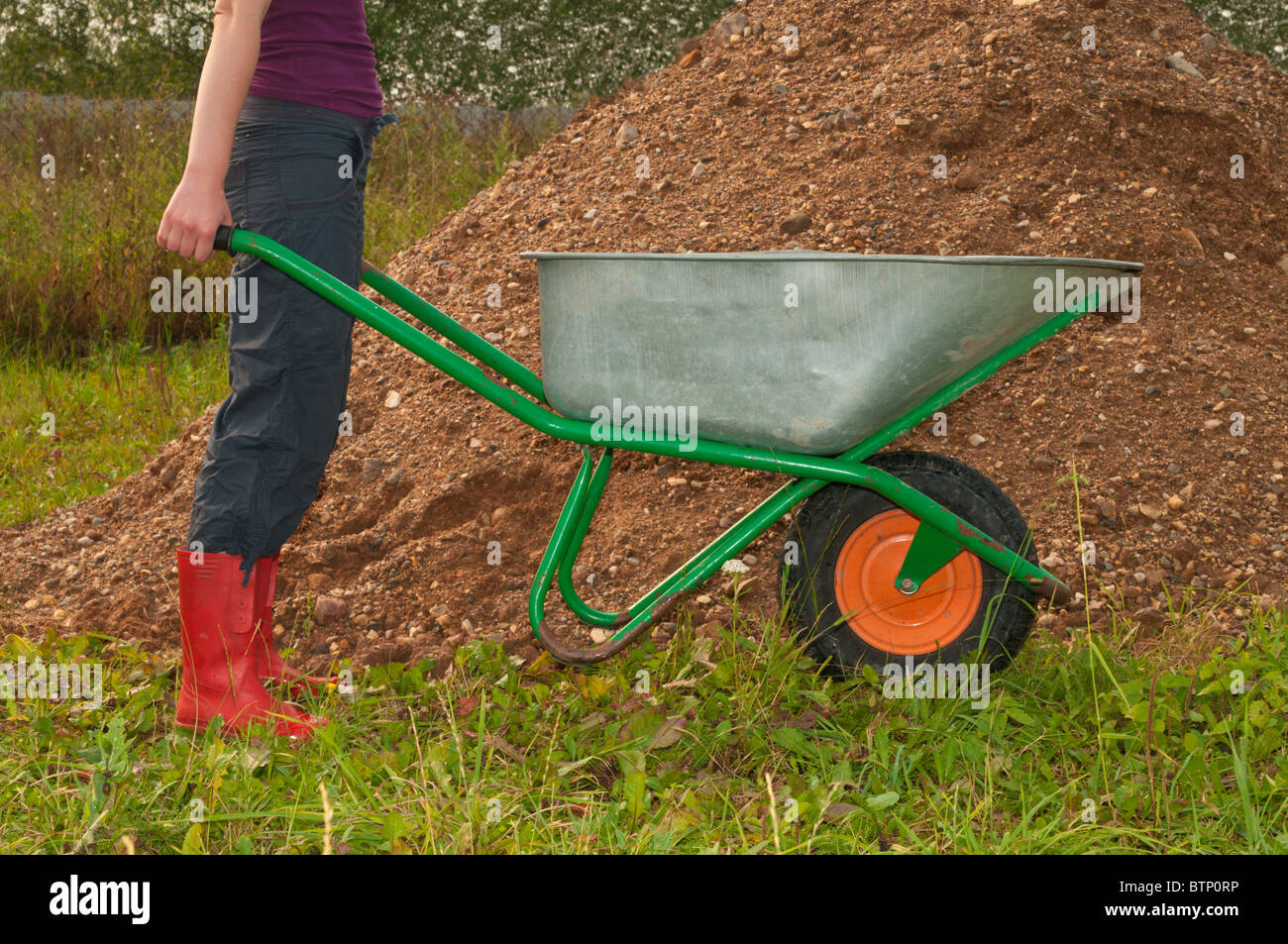 Manual yard wheelbarrow hi-res stock photography and images - Alamy