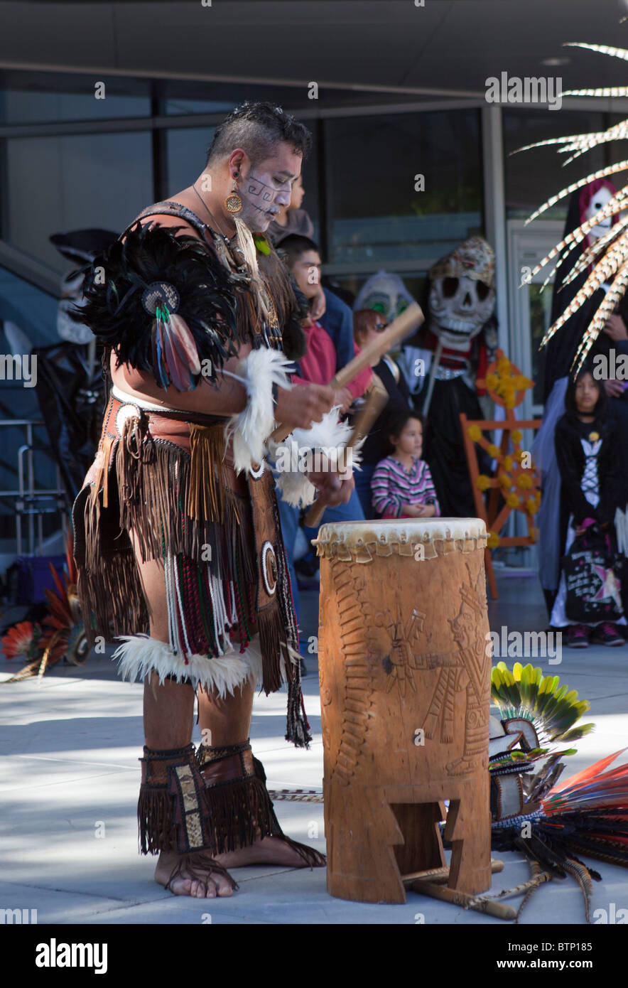 Aztec drummer hi-res stock photography and images - Alamy