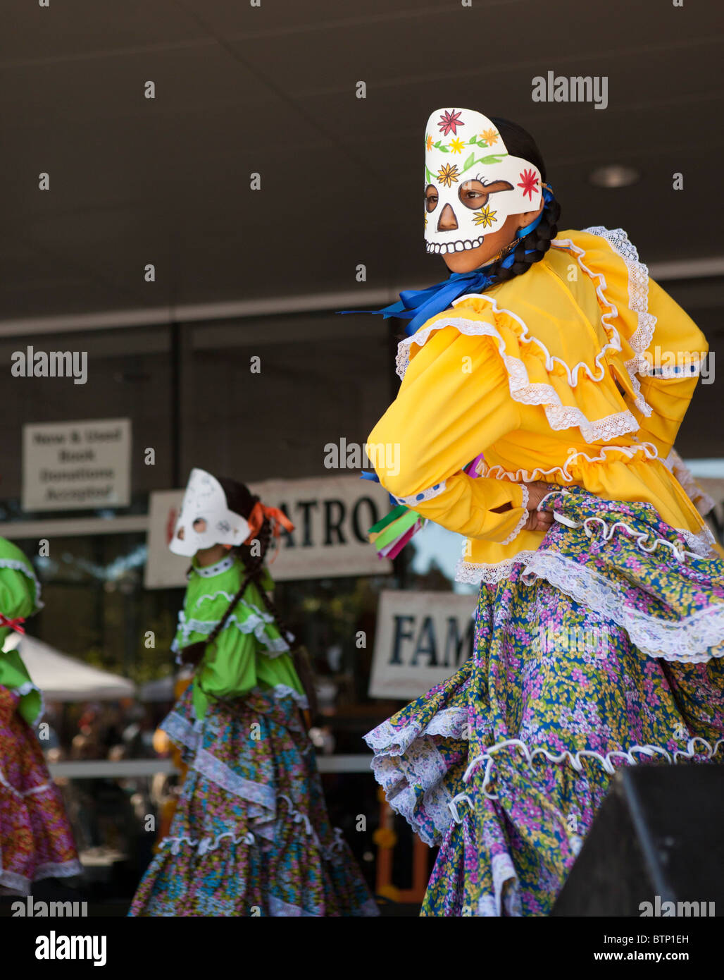Folklorico dance hi-res stock photography and images - Alamy